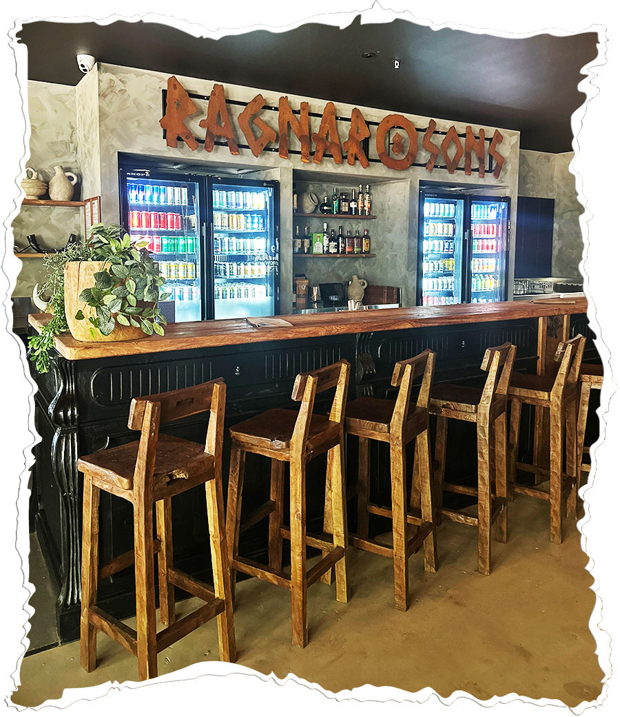 Axe Throwing Westfield Knox | Book Team Fun & Events | MANIAX